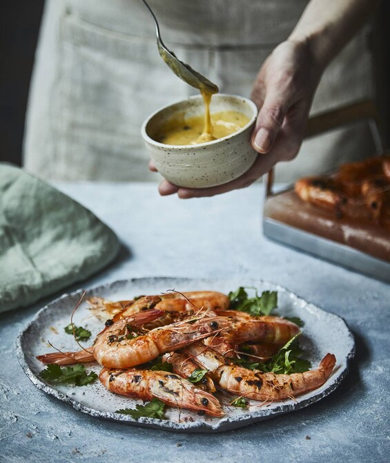 Reteta creveti cu unt cu ghimbir pe placa de sare Himalay | Electrolux