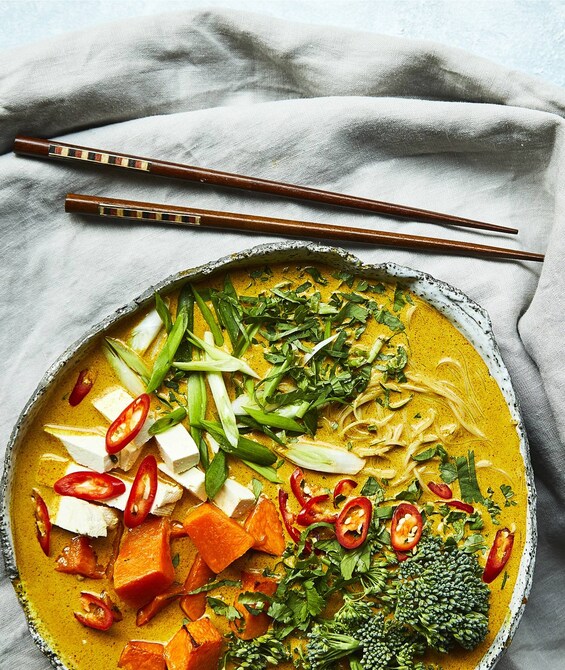 Reteta laksa cu legume crocante si tofu la Infinite Wok | Electrolux